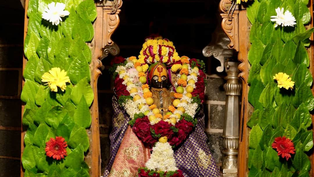 Tuljabhavani temple shakambhari Navratri 2025 tuljabhavani devi lion ...