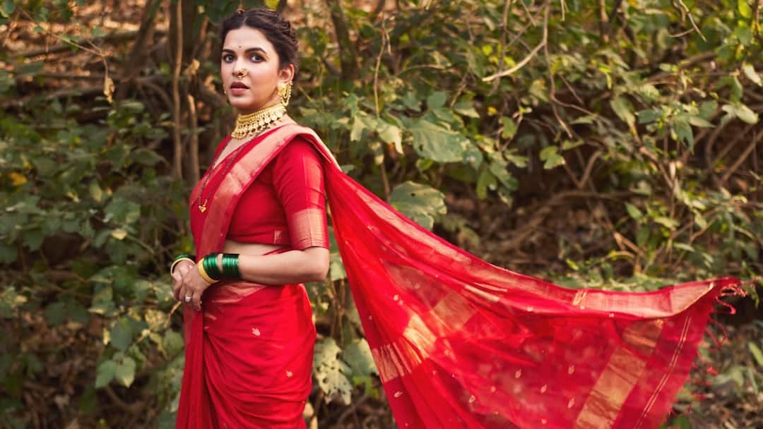 actress mitali mayekar shared new look in red saree see her latest ...