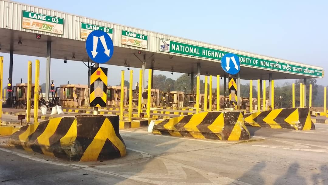 NHAI has prepared to increase toll tax on national Highway from 1 april | हाईवे पर सफर होगा ...