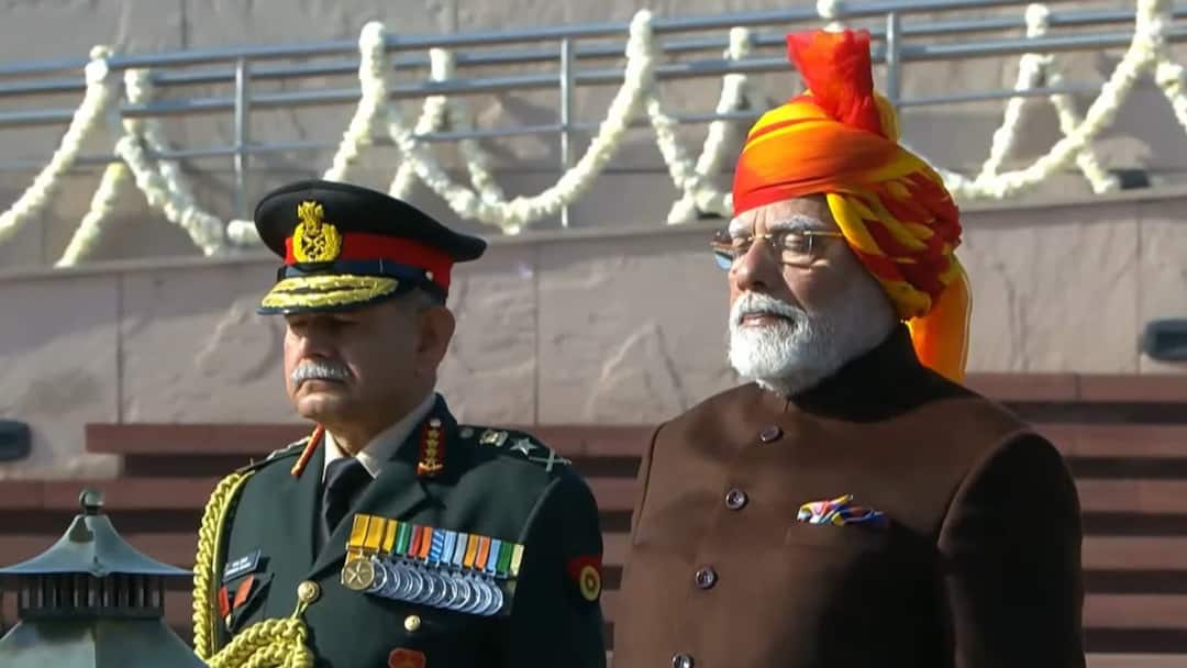 Republic Day 2025: PM Modi Keeps His Turban Tradition Alive, Dons ...