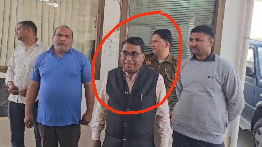 Amroha Anti corruption team arrested JE and middleman for taking bribe ...