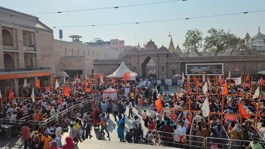 Varanasi huge crowd of devotees seen in Kashi Vishwanath temple and ...
