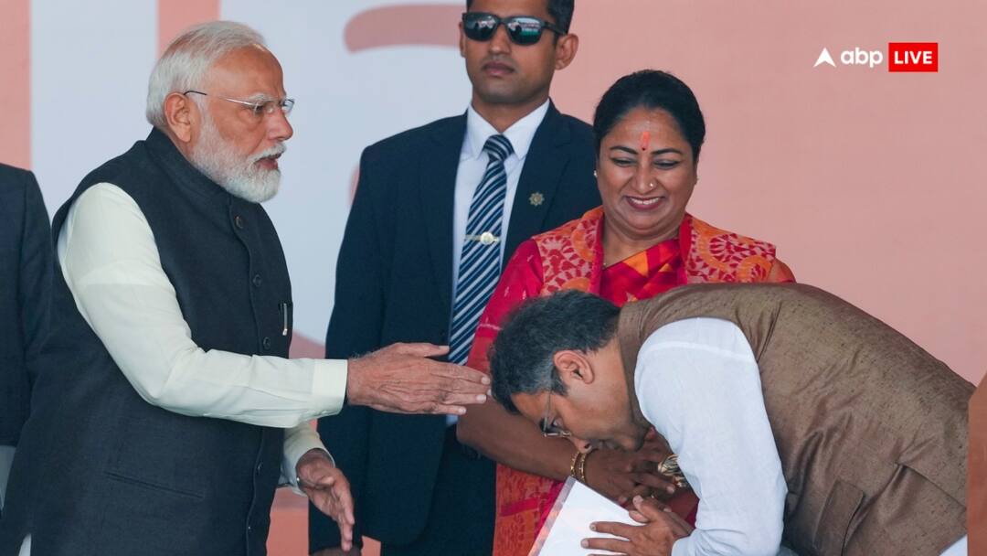 Pravesh Verma Oath Ceremony ignored CM Rekha Gupta photos Analysis | प्रवेश वर्मा के मन में CM न ...