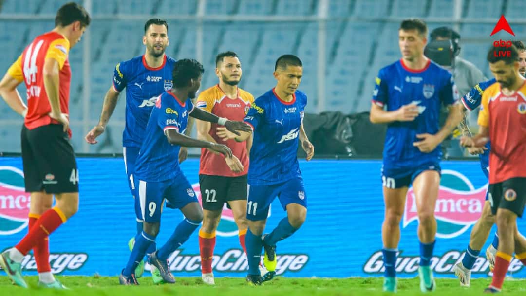 East Bengal with 10 men draw with Bengaluru FC knocked out of ISL 2024 25 play off race | East ...