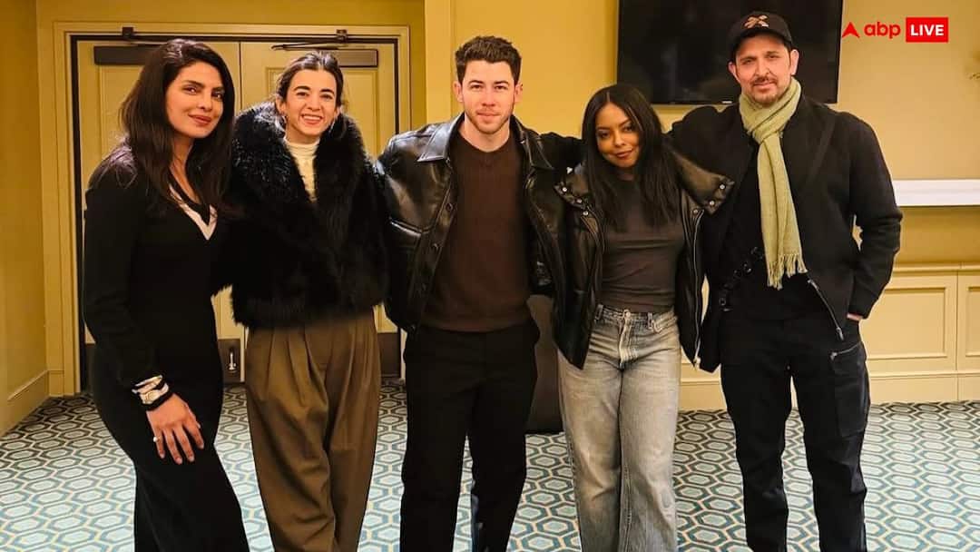 Hrithik Roshan meet Priyanka Chopra Nick Jonas with girlfriend Saba Azad krrish 4 | गर्लफ्रेंड ...