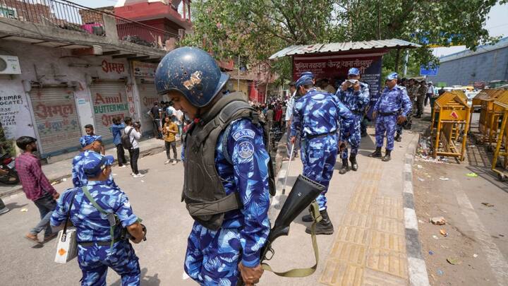 seelampur stabbing situation after the murder of Kunal Lady don Zikra ...