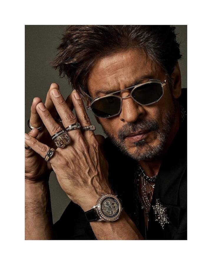 Shah Rukh Khan Owns The Met Gala 2025 Red Carpet With His Iconic Pose ...