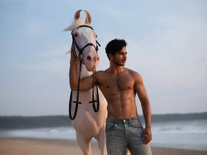 Ishaan Khatter Is Here To Make You Swoon Over His Shirtless PICS, Take A Look
