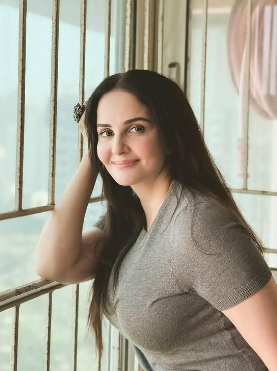 Uri actor Rukhsar Rehman married blessed with a daughter at 19 run away ...
