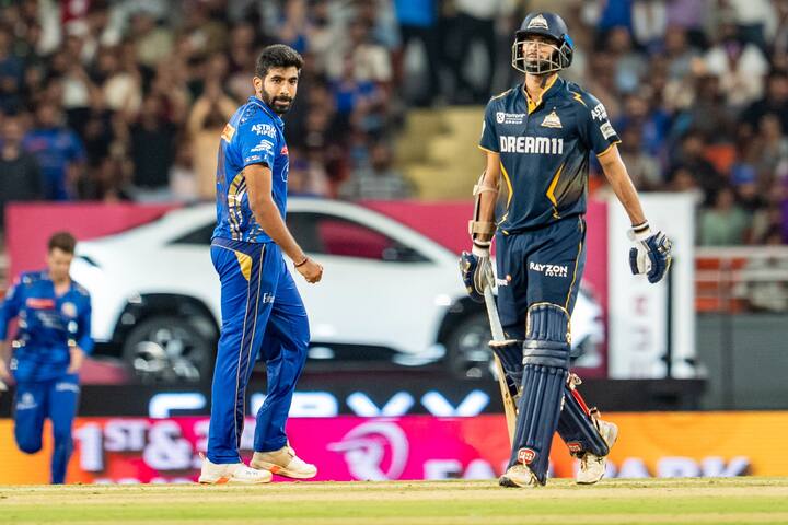 Rohit Sharma Introduces Jonny Bairstow as Jitendra Bhatawdekar Mumbai Indians IPL 2025 Masrathi ...