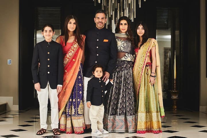 karisma kapoor kids samaira and kiaan celebrates festival with father ...