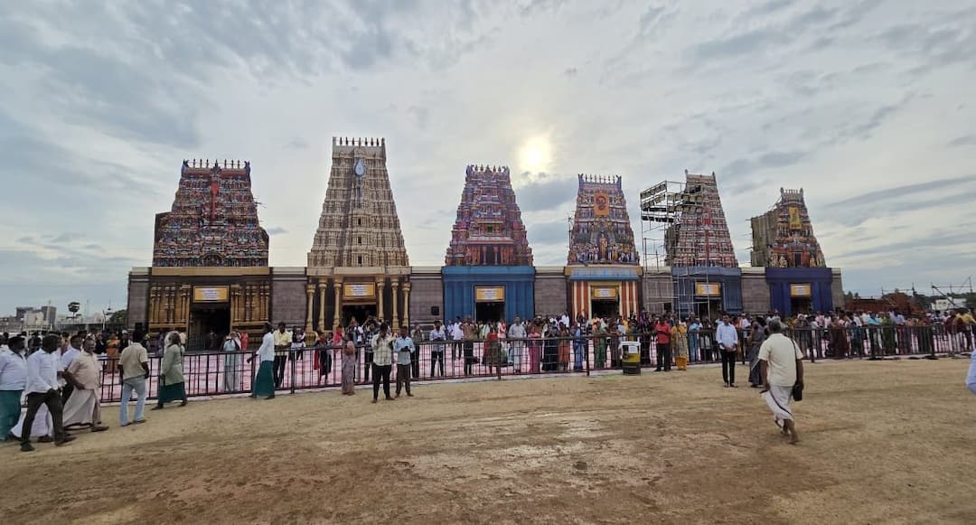 Murugan Pakthargal Manadu 2025 Arupadai veedu type museum photo album ...
