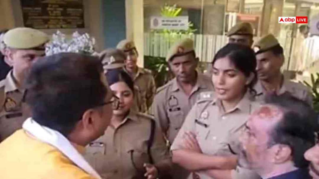 UP Kanpur News: MLC Arun Pathak and ADCP Anjali Vishwakarma had a heated argument on the road ...