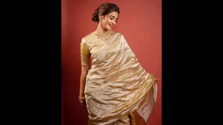 Pooja Hegde’s 8 Most Stunning Saree Looks To Inspire Your Rakhabandhan ...
