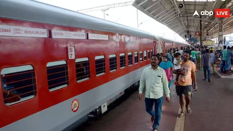 Indian Railways : এবার জেনারেল কোচের যাত্রীদের সিটেই খাবার ও জল, কত ...