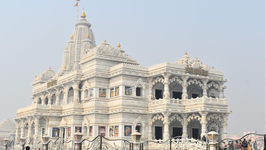 Planning To Visit Vrindavan This New Year? Read Banke Bihari Temple ...