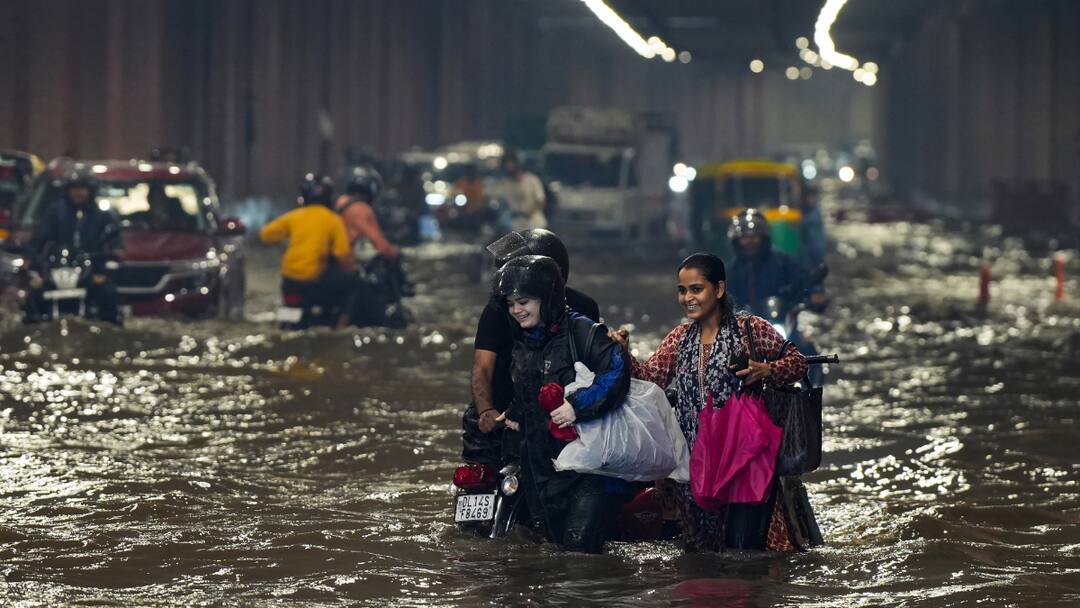 Heavy Rain Causes Traffic Snarls, Threatens To Paralyse Delhi-NCR Again: VIDEO
