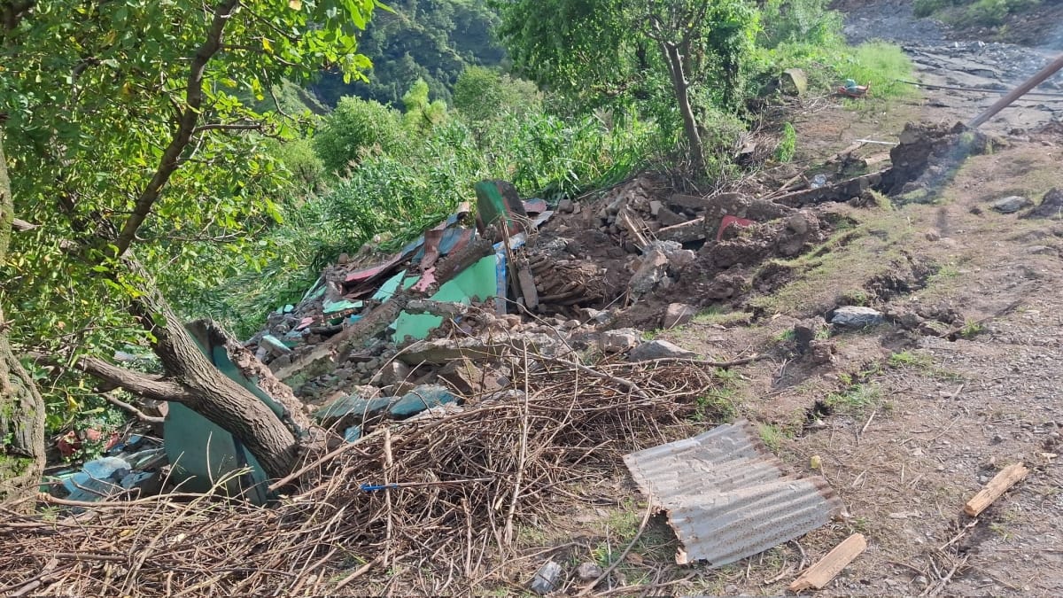 Land Sinking In Villages Of J-K's Reasi, 50 Houses Damaged, Villagers ...