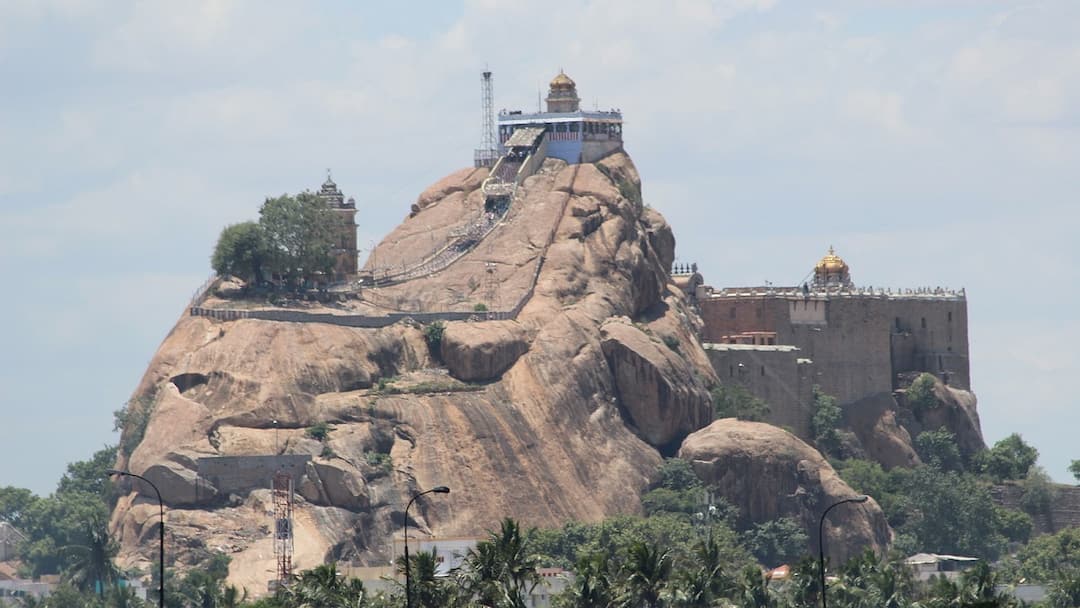 கார்த்திகை தீபத் திருவிழாவை ஒட்டி திருச்சி மலைக்கோட்டையில் பிரமாண்ட ...