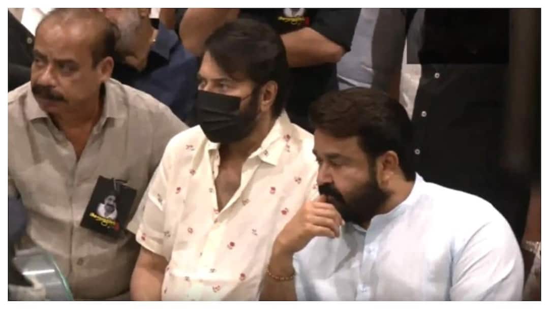 Mohanlal Breaks Down As Kerala Bids Farewell To Sreenivasan; Mammootty ...