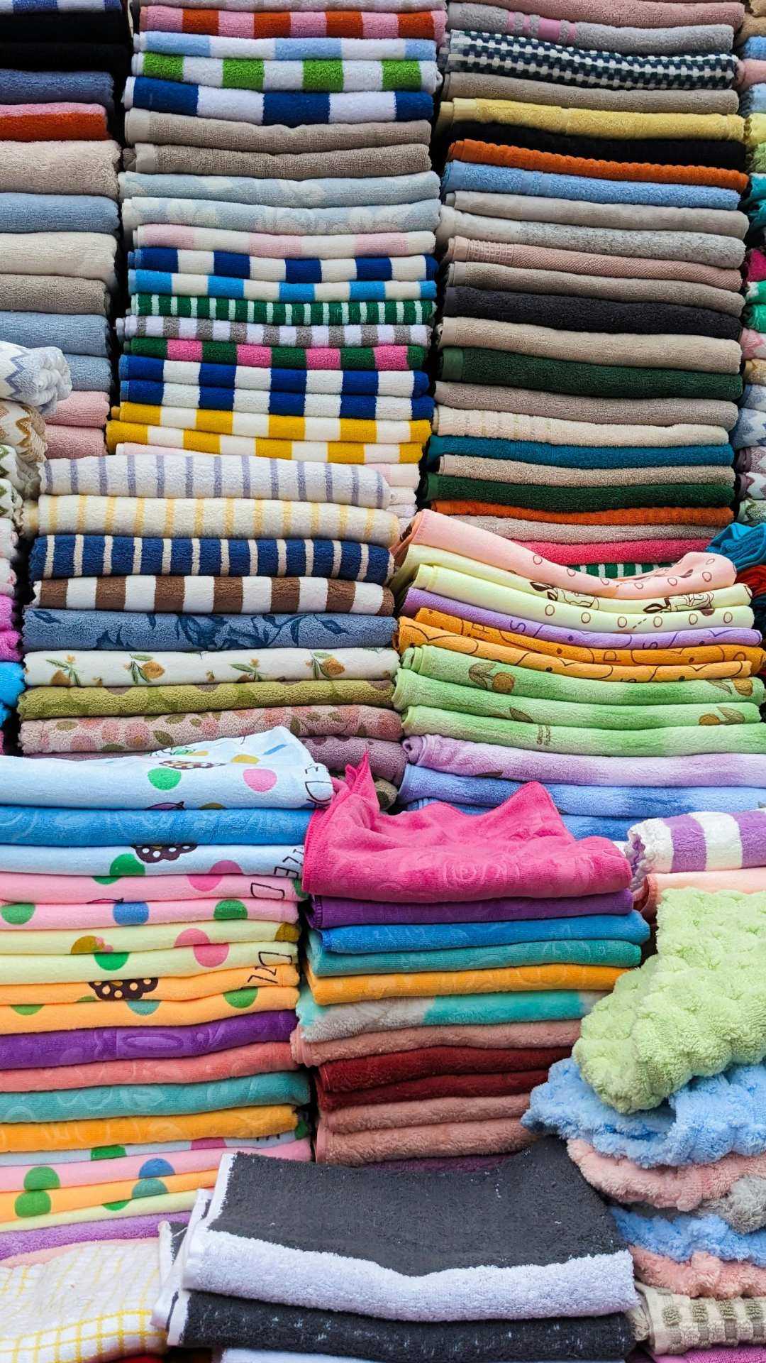 Which Is The Cheapest Clothing Market In Delhi?