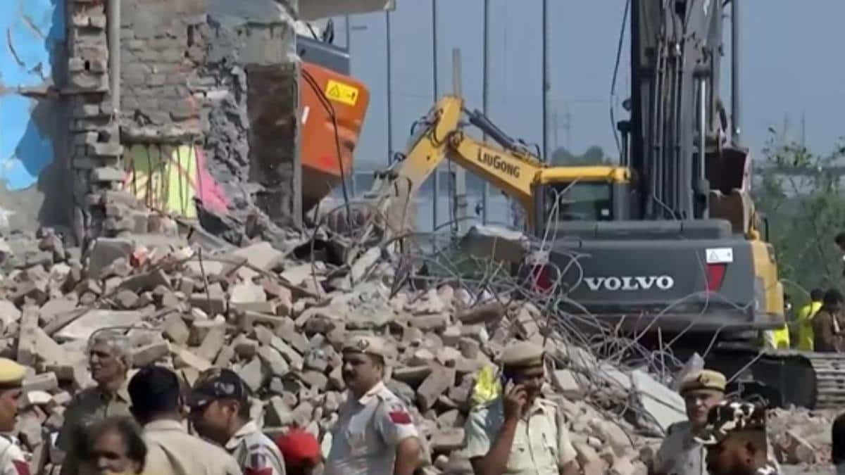 Delhi: Demolition Drive For Shalimar Bagh Road Widening Underway Amid ...