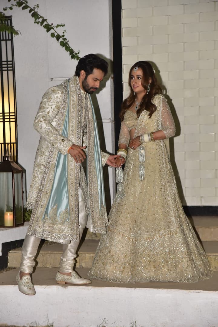 Varun Dhawan-Natasha wedding first Photo Gallery Actor Varun Dhawan ...